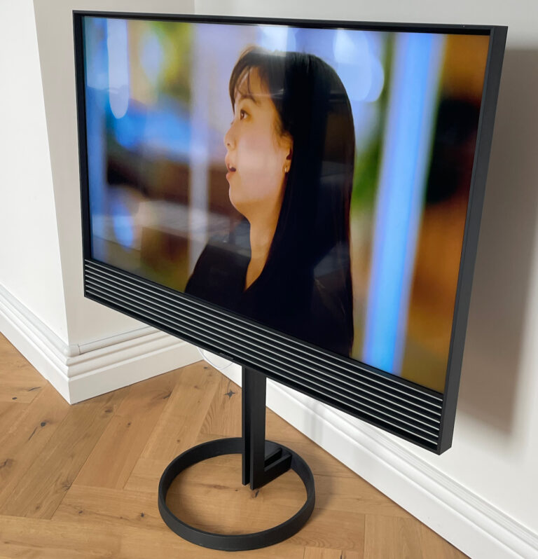 BeoVision Horizon 48 Television + Floor/Table Stand
