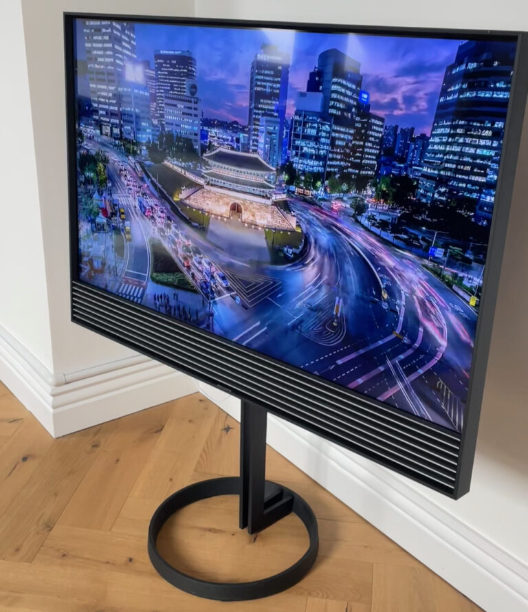 BeoVision Horizon 48 Television + Floor/Table Stand