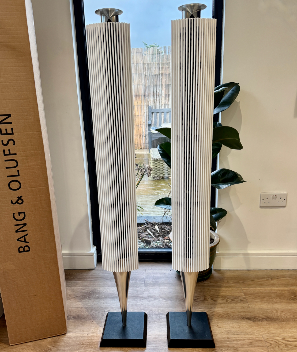 BeoLab 18 Loudspeakers - White - Ex Display