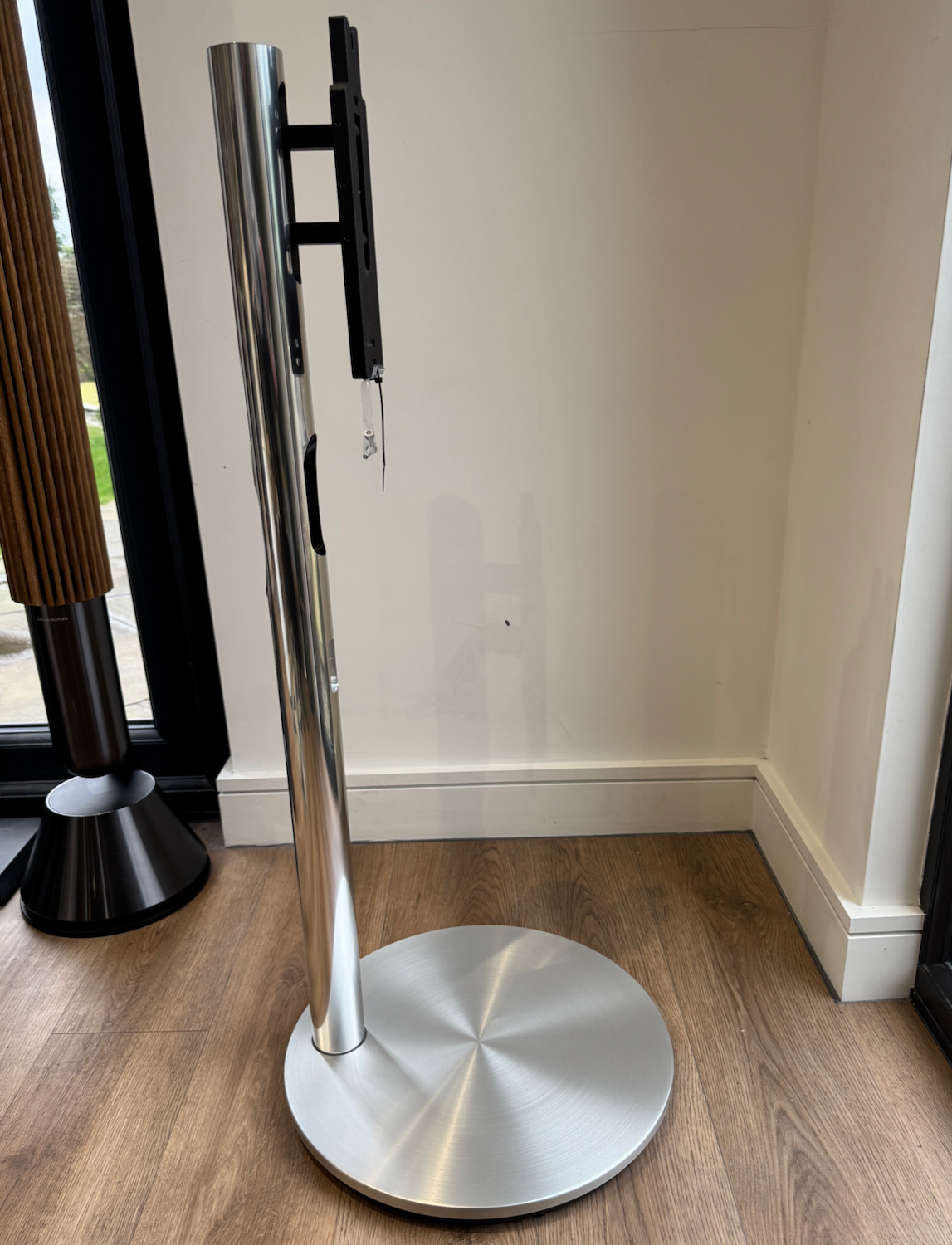 BeoVision Horizon Floor Stand - Tilt & Turn